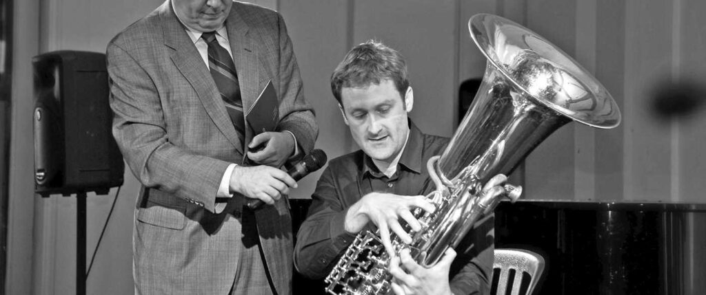 Biographie - robin hayward ⎪tuba composition